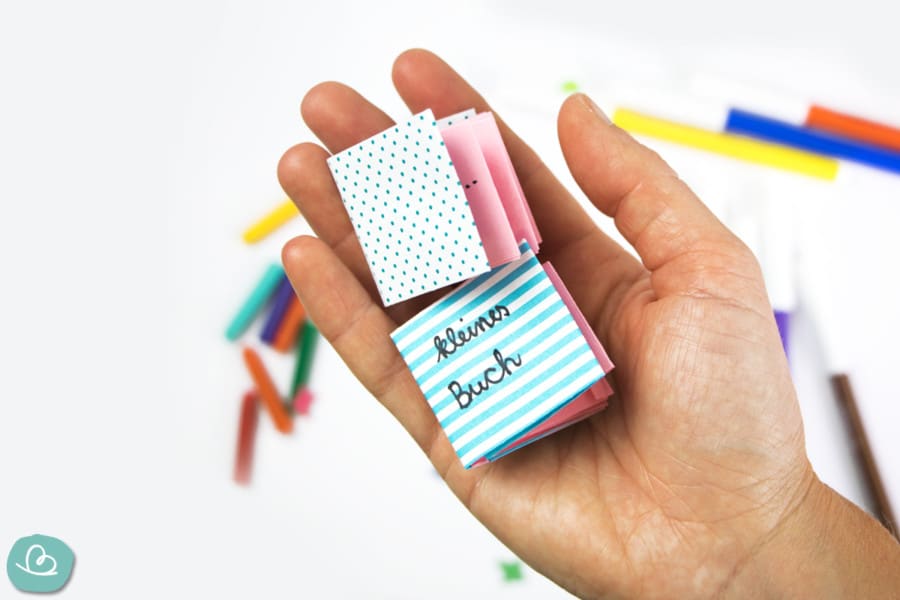 kleines Buch basteln aus Papier | Anleitung zum Falten - Wunderbunt.de