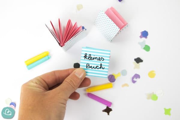 kleines Buch basteln aus Papier | Anleitung zum Falten - Wunderbunt.de