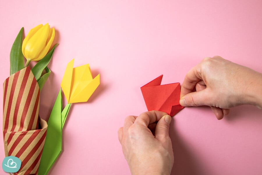 Tulpe falten | einfache Origami Faltanleitung - Wunderbunt.de
