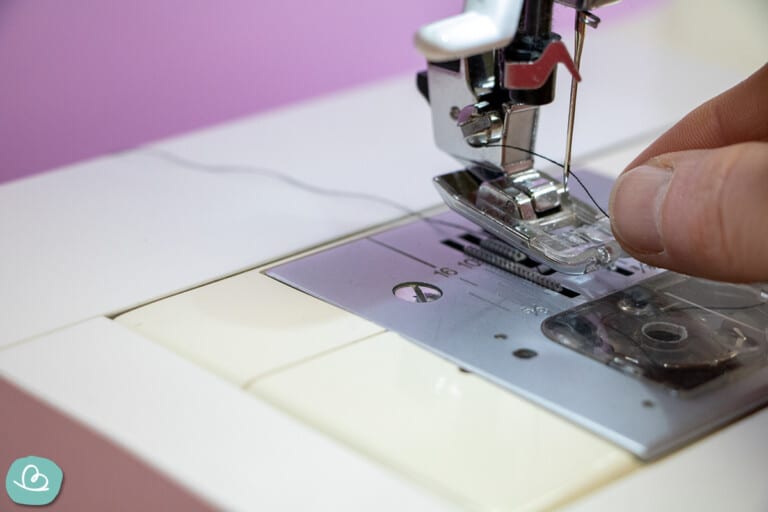 Nähmaschine Faden Einfädeln