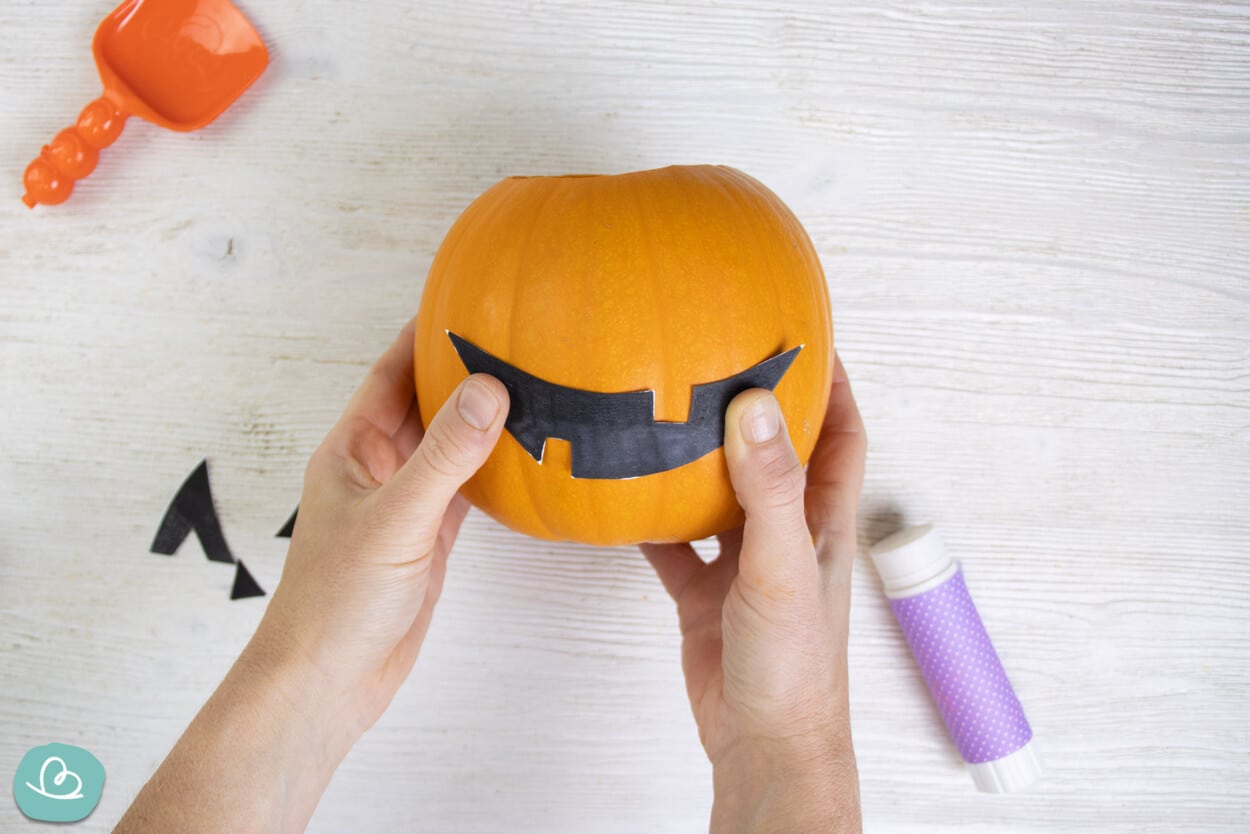 Halloween Kürbis schnitzen | Anleitung mit Video - Wunderbunt.de