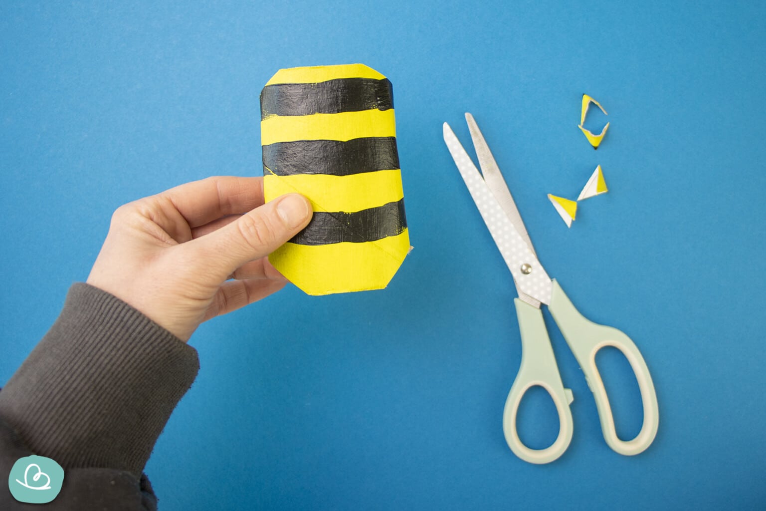 Biene aus Klopapierrolle | 2 einfache Bastelideen - Wunderbunt.de