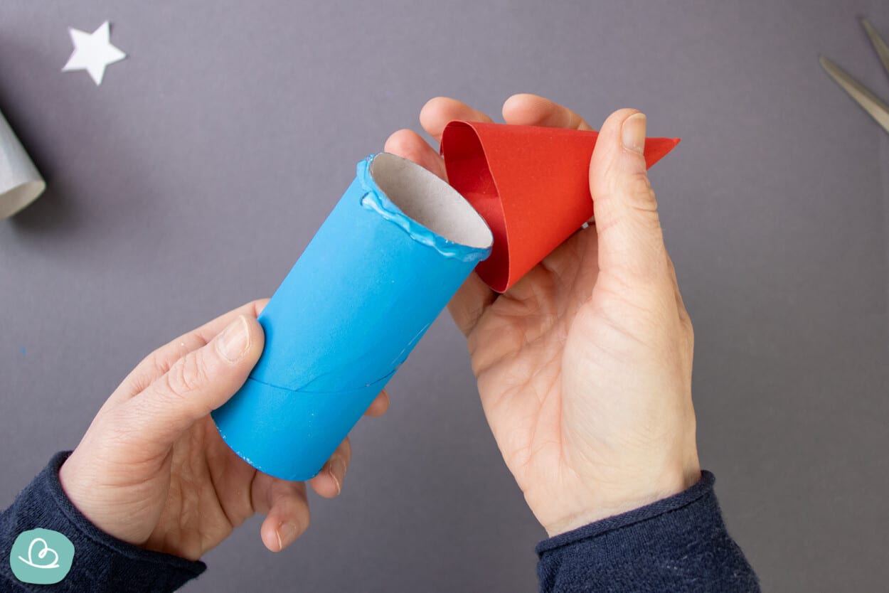 Rakete basteln aus Klorollen | einfache Anleitung - Wunderbunt.de