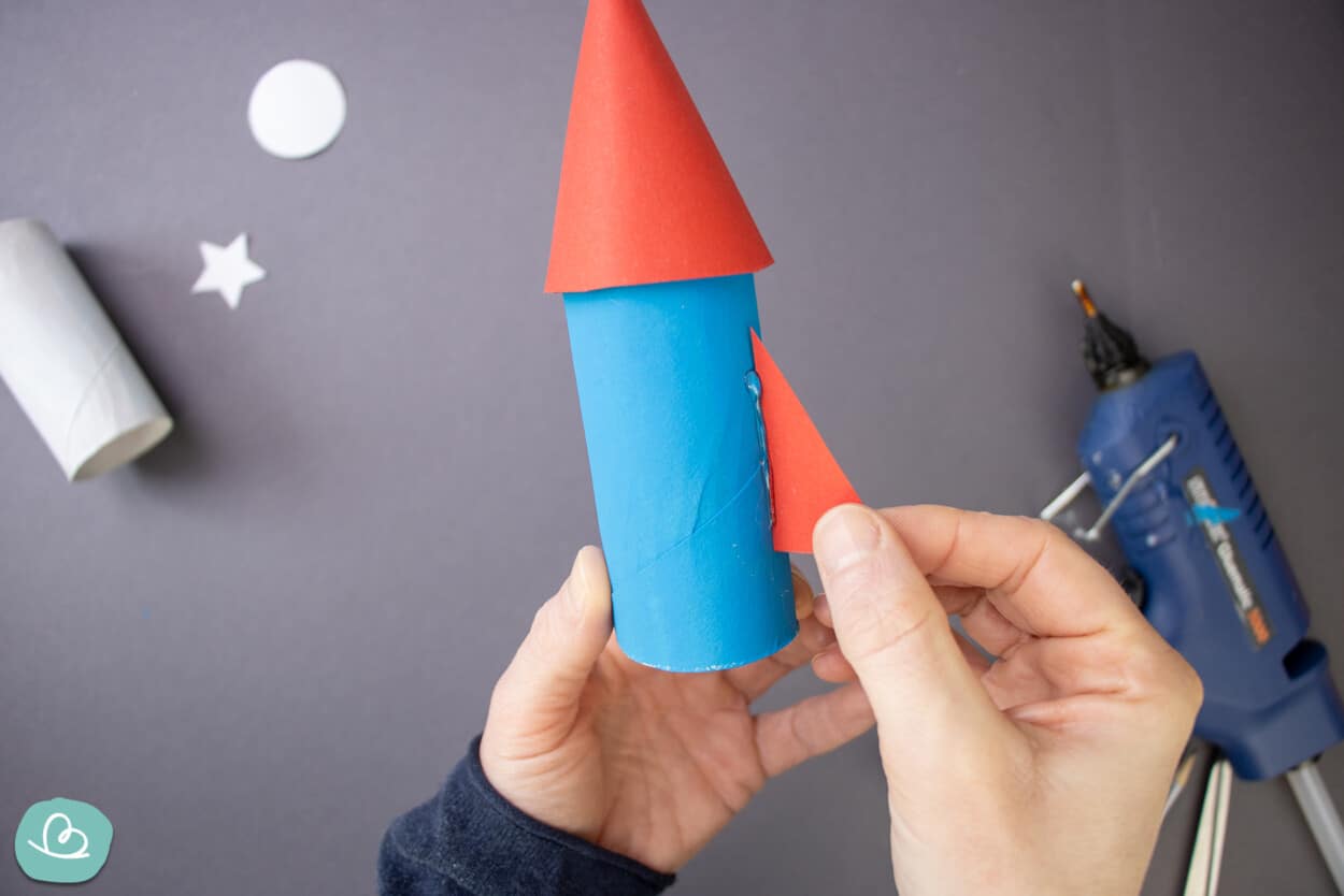 Rakete basteln aus Klorollen | einfache Anleitung - Wunderbunt.de