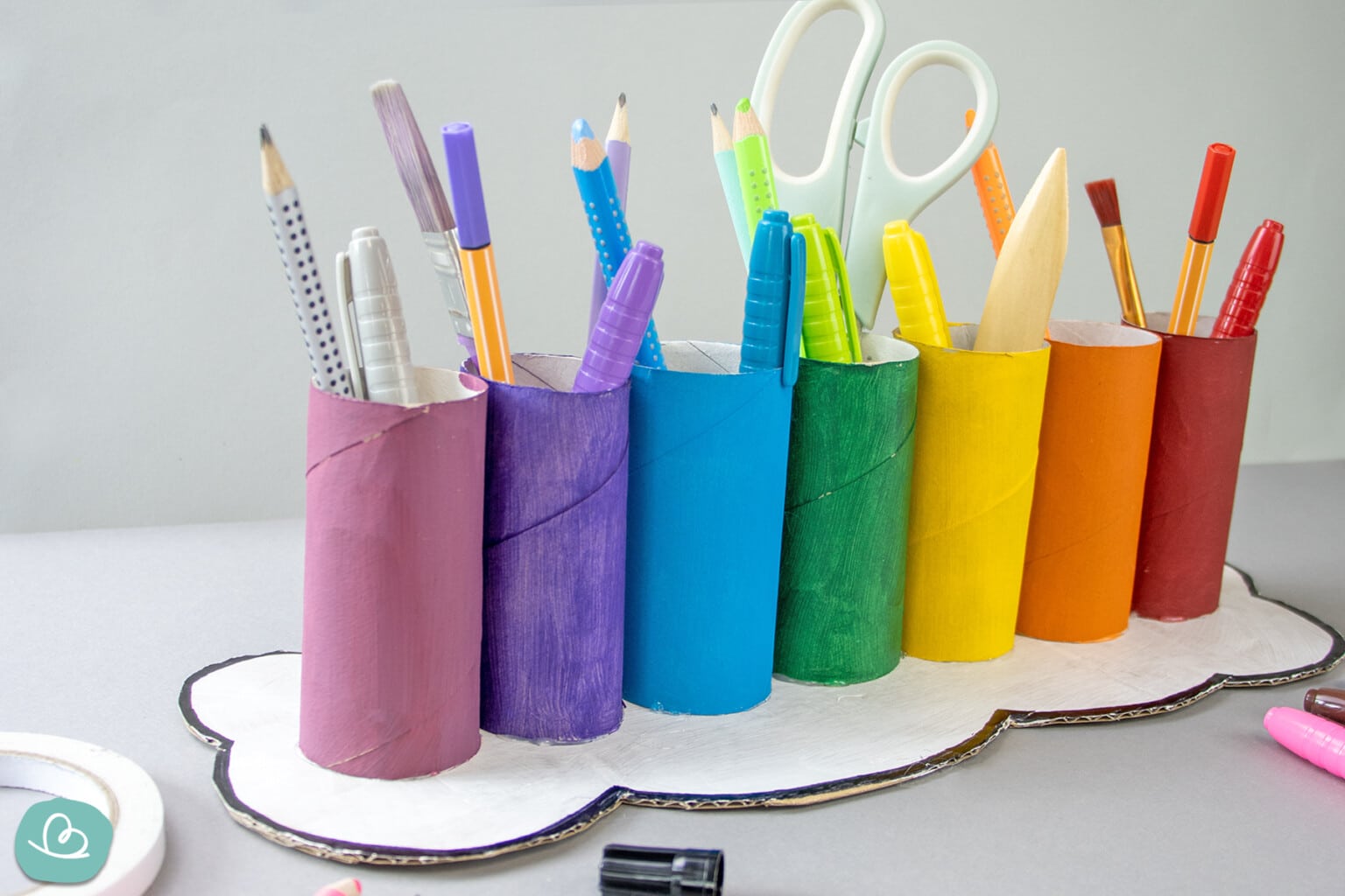 Stiftehalter selber machen | DIY Idee aus Klopapierrollen - Wunderbunt.de