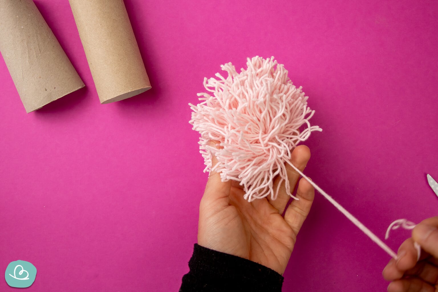 Bommel für Mütze selber machen | 6 einfache DIY-Anleitungen - Wunderbunt.de