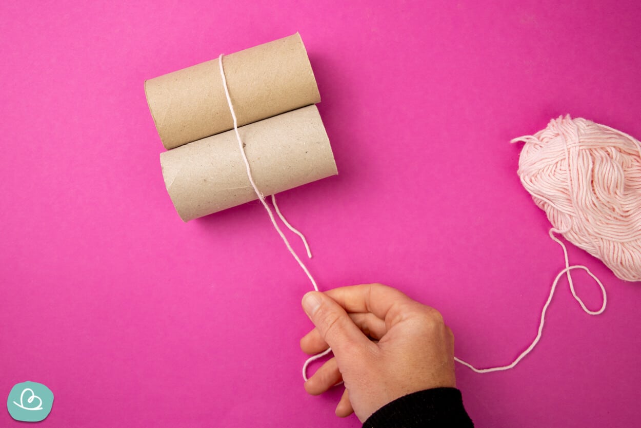 Bommel für Mütze selber machen | 6 einfache DIY-Anleitungen - Wunderbunt.de