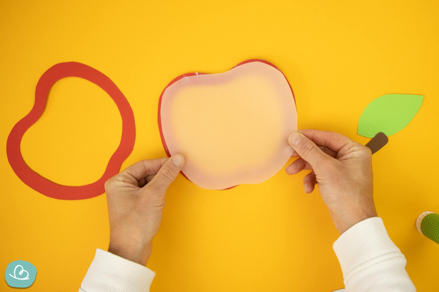 Apfel basteln + Fensterbild Vorlage zum Ausdrucken - Wunderbunt.de