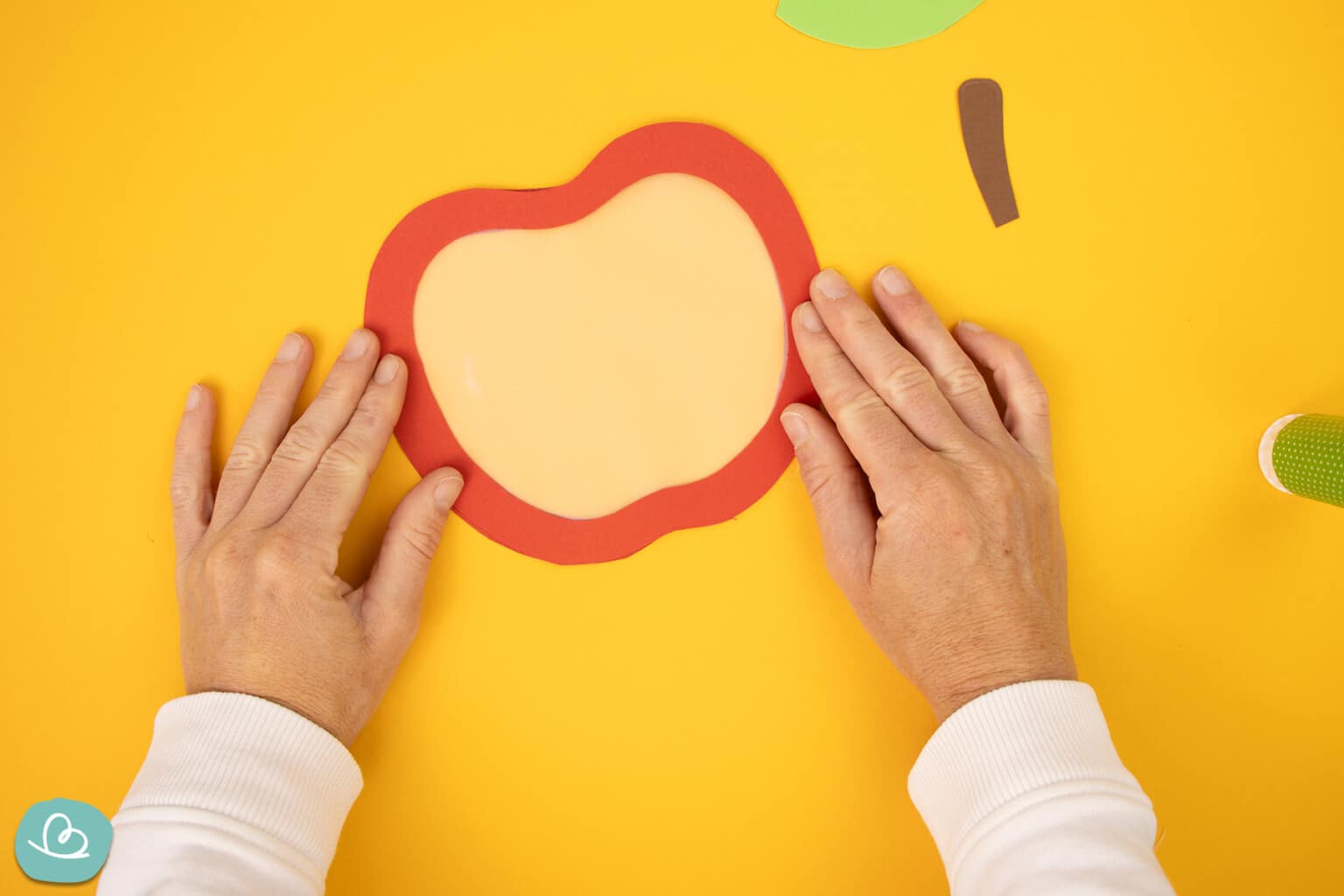 Apfel basteln + Fensterbild Vorlage zum Ausdrucken - Wunderbunt.de