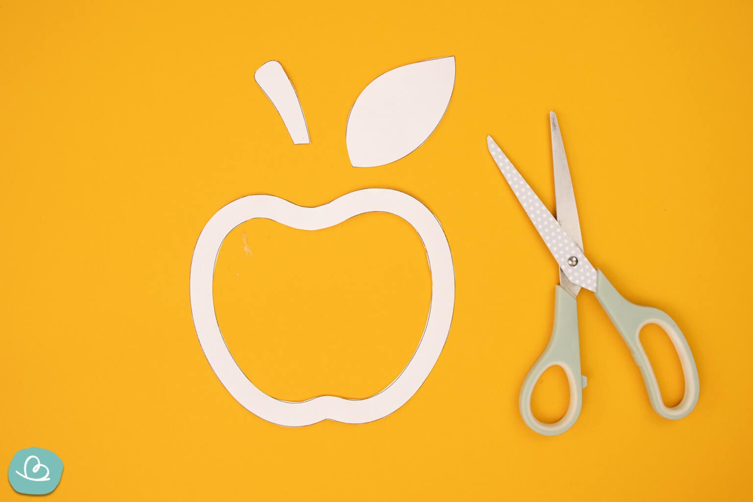 Apfel basteln + Fensterbild Vorlage zum Ausdrucken - Wunderbunt.de