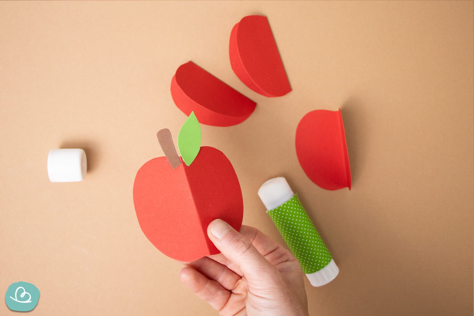 Herbst-Apfel basteln | Anleitung mit Vorlage zum Ausdrucken - Wunderbunt.de