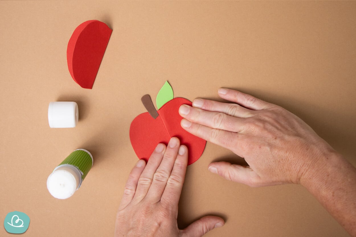 Herbst-Apfel basteln | Anleitung mit Vorlage zum Ausdrucken - Wunderbunt.de