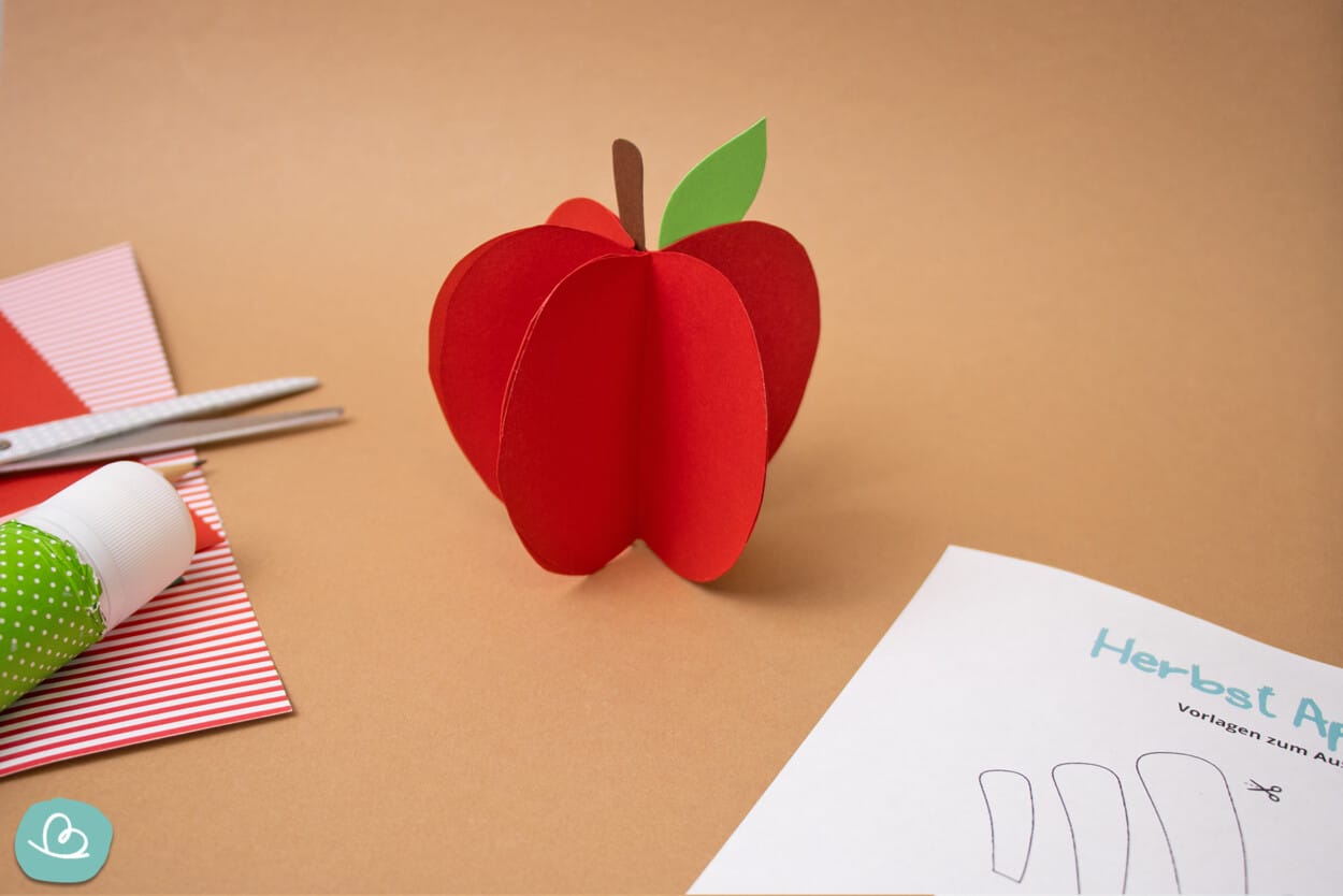 Herbst-Apfel basteln | Anleitung mit Vorlage zum Ausdrucken - Wunderbunt.de