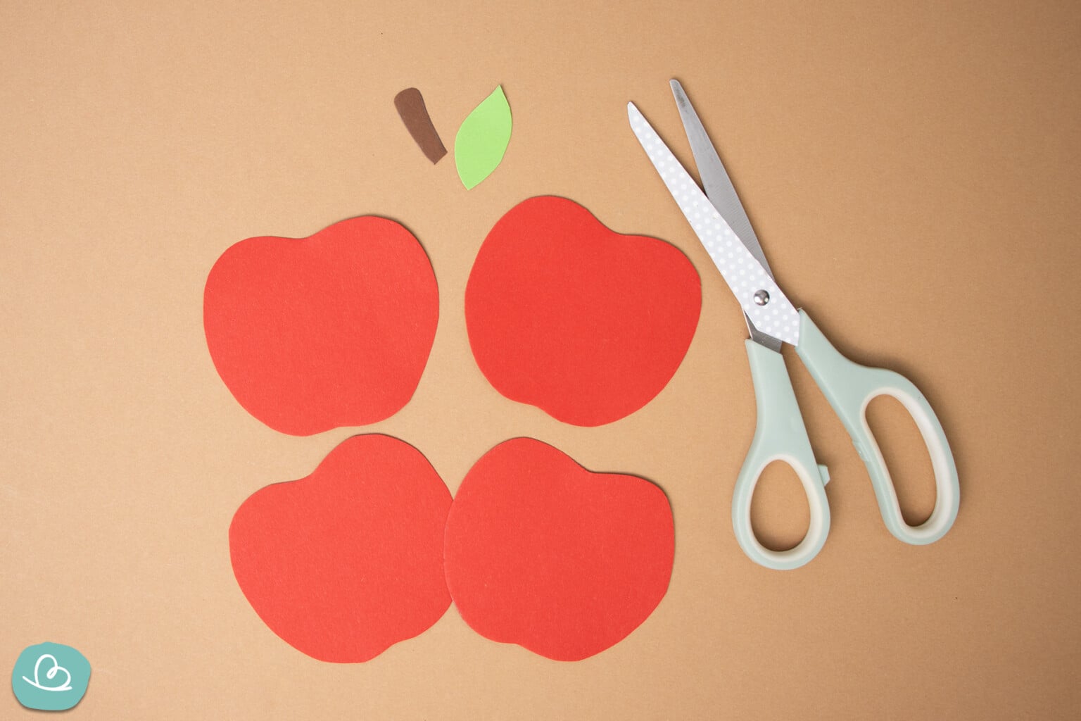 Herbst-Apfel basteln | Anleitung mit Vorlage zum Ausdrucken - Wunderbunt.de