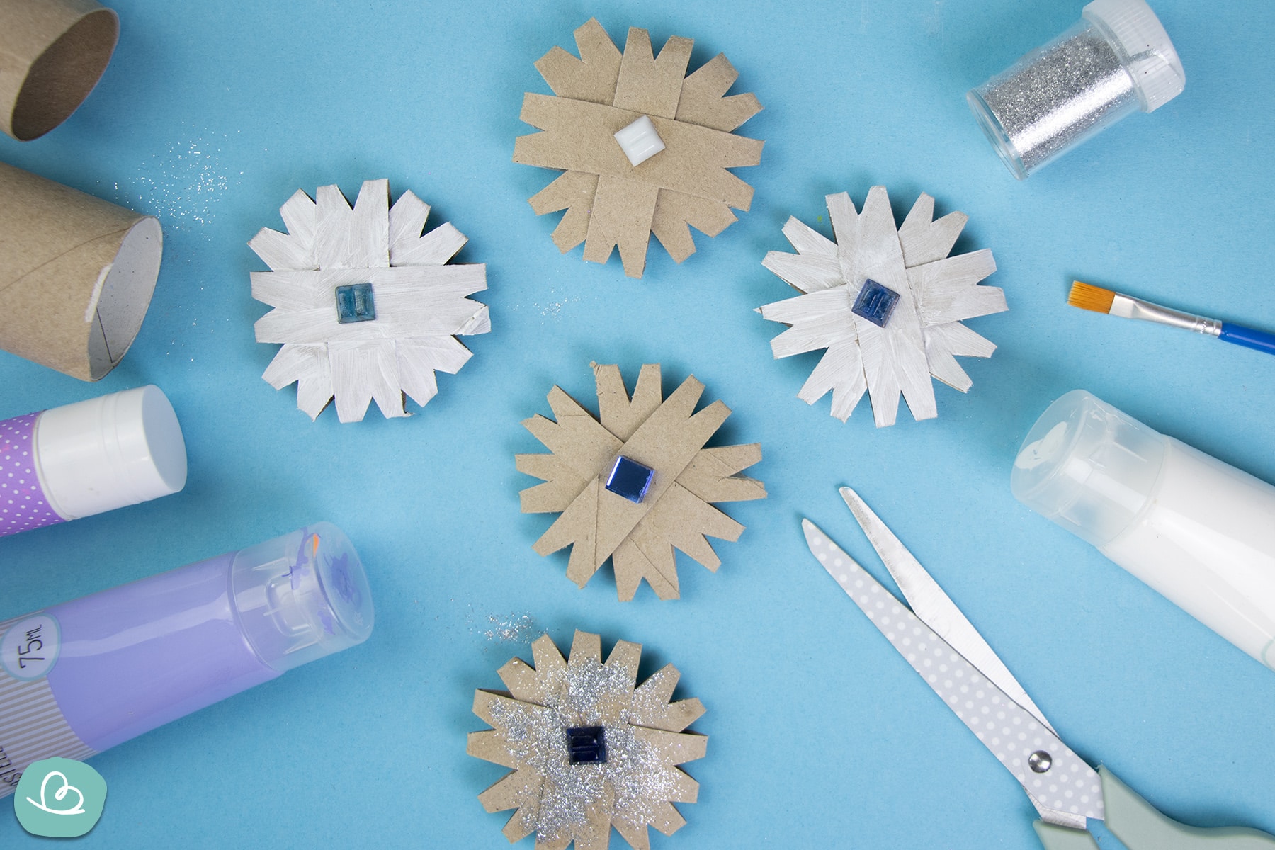 Rose basteln | Einfache Anleitung aus Papier - Wunderbunt.de