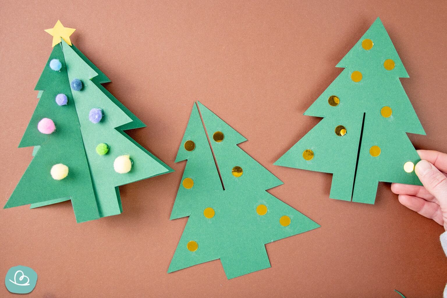 Weihnachtsbäume aus Papier basteln | Anleitung mit Vorlage - Wunderbunt.de