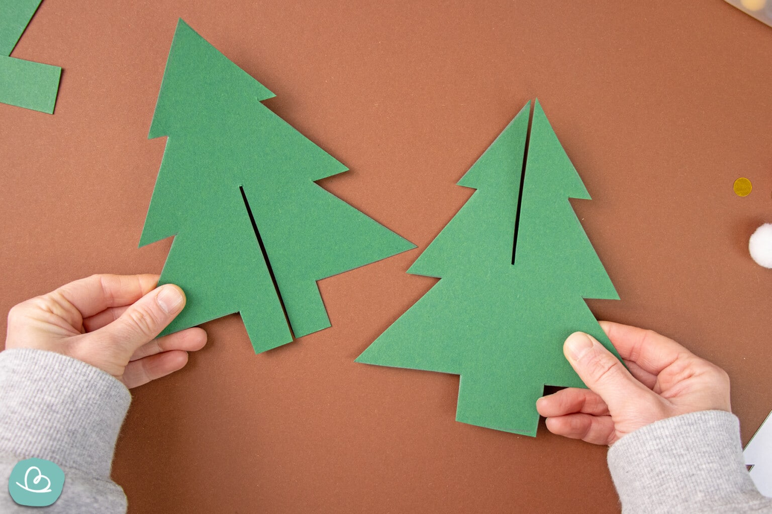 Weihnachtsbäume aus Papier basteln | Anleitung mit Vorlage - Wunderbunt.de