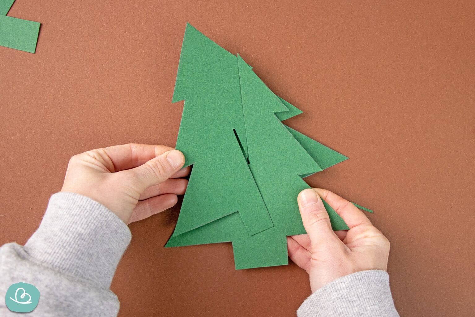 Weihnachtsbäume aus Papier basteln | Anleitung mit Vorlage - Wunderbunt.de