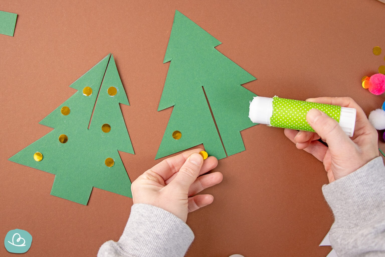 Weihnachtsbäume aus Papier basteln | Anleitung mit Vorlage - Wunderbunt.de