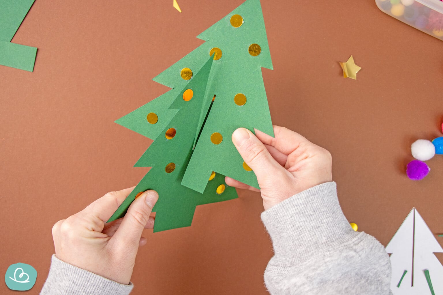 Weihnachtsbäume aus Papier basteln | Anleitung mit Vorlage - Wunderbunt.de