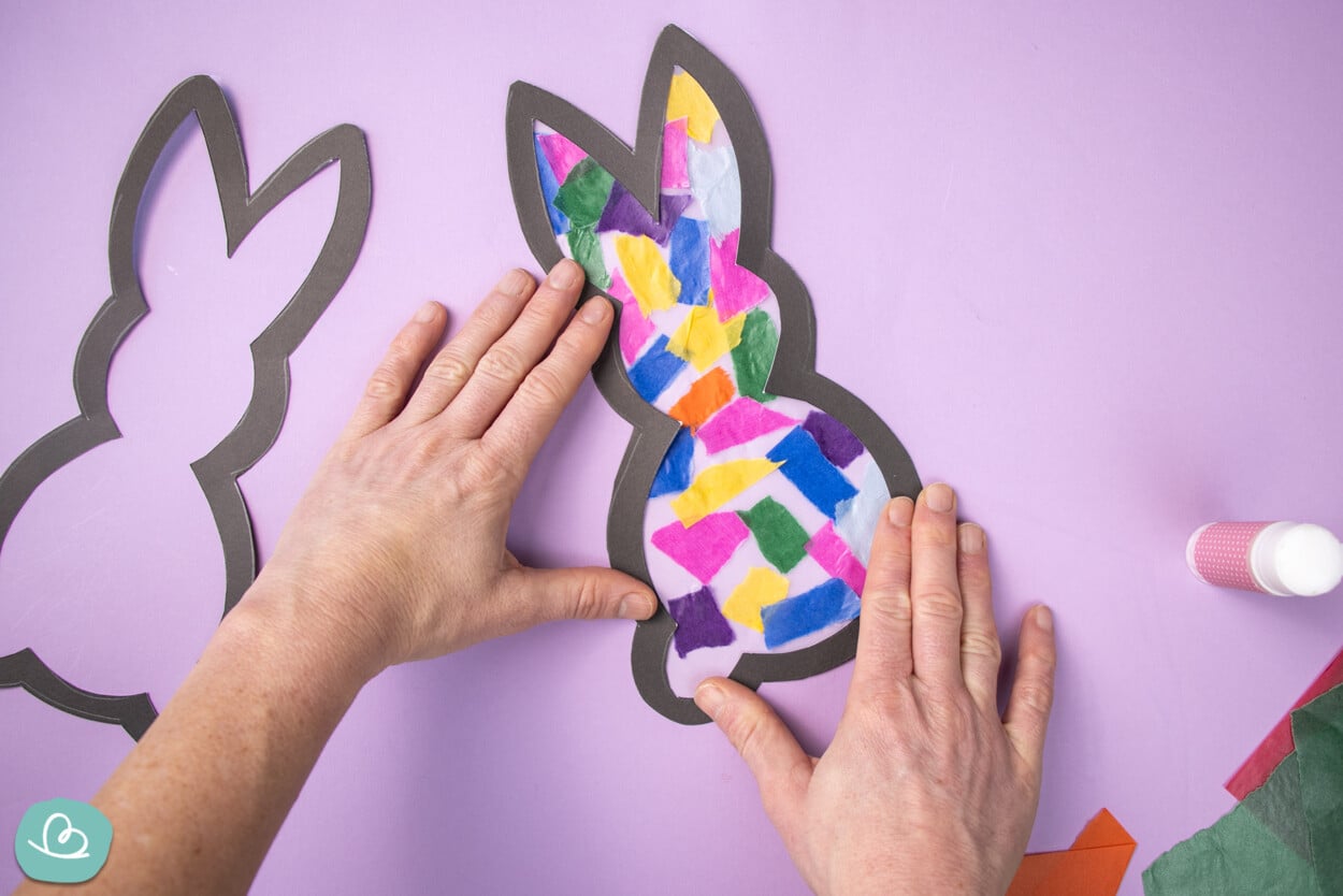 Osterhase Fensterbild | Kostenlose Bastelvorlagen für Ostern - Wunderbunt.de