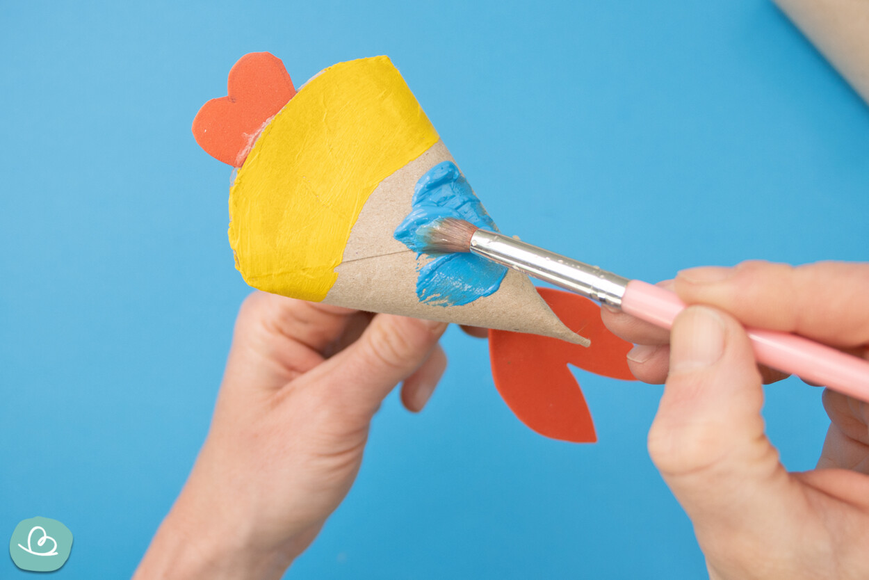 Fisch basteln | Einfache Bastelanleitung für Kinder - Wunderbunt.de