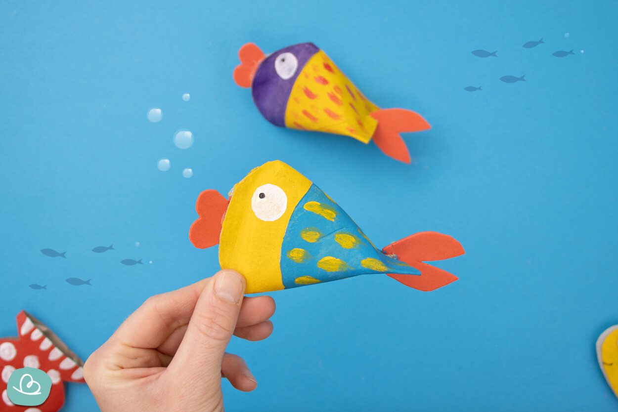 Fisch basteln | Einfache Bastelanleitung für Kinder - Wunderbunt.de