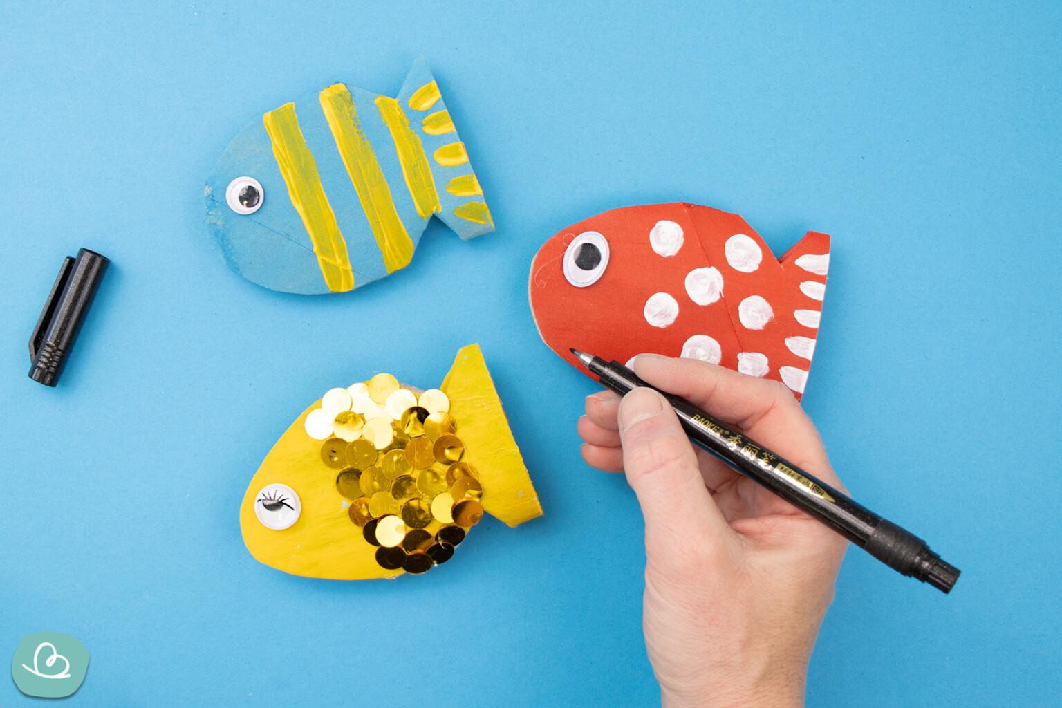 Fische basteln mit Kindern: einfache Anleitung mit Klopapierrollen ...