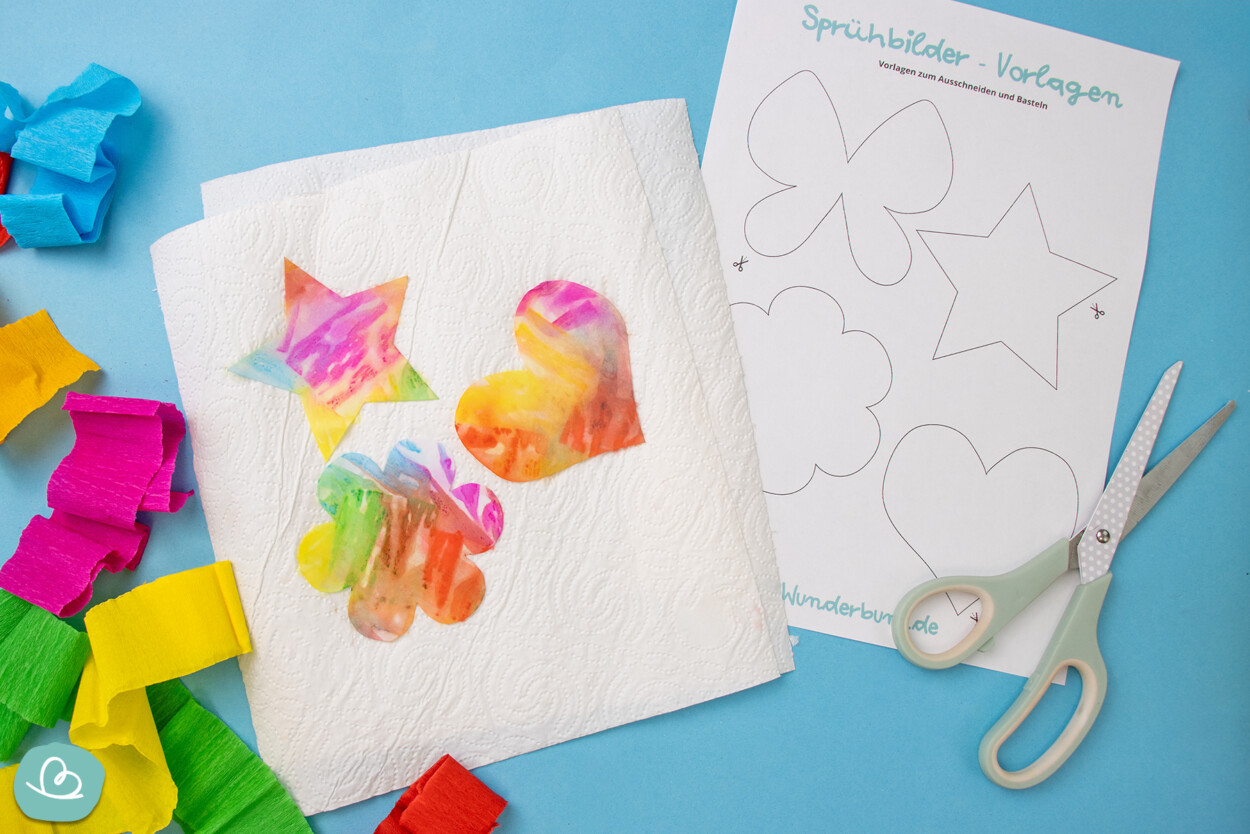 Rose basteln | Einfache Anleitung aus Papier - Wunderbunt.de