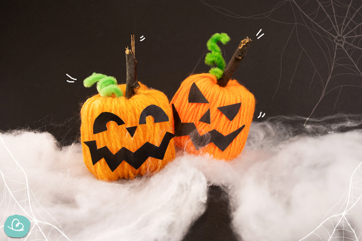 Kürbis selber basteln | DIY Halloween-Kürbis mit Vorlage - Wunderbunt.de