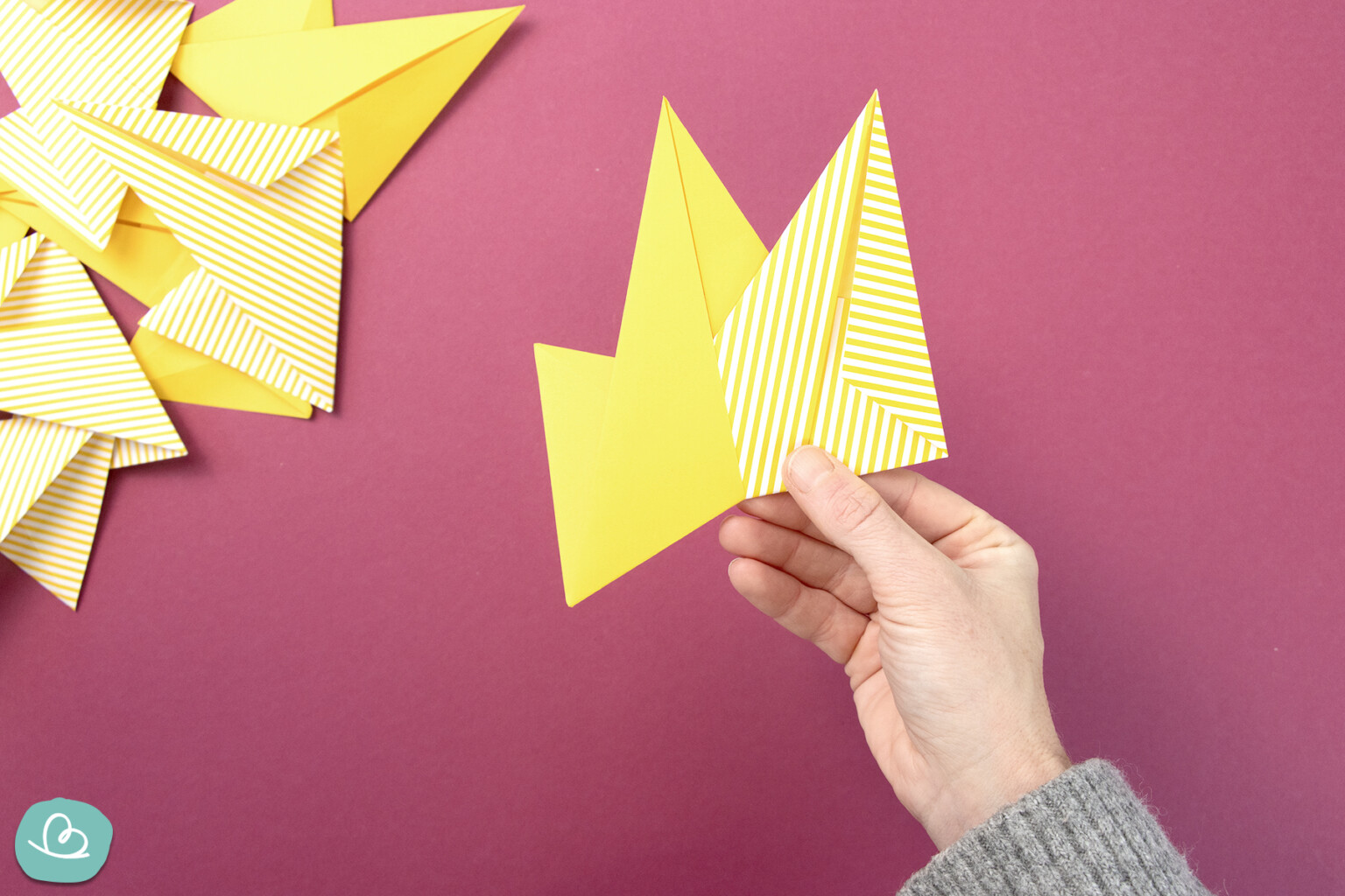 Stern basteln | Einfachen Origami-Stern aus Papier falten - Wunderbunt.de