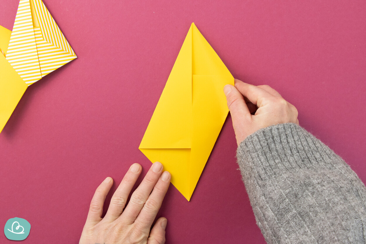 Stern basteln | Einfachen Origami-Stern aus Papier falten - Wunderbunt.de