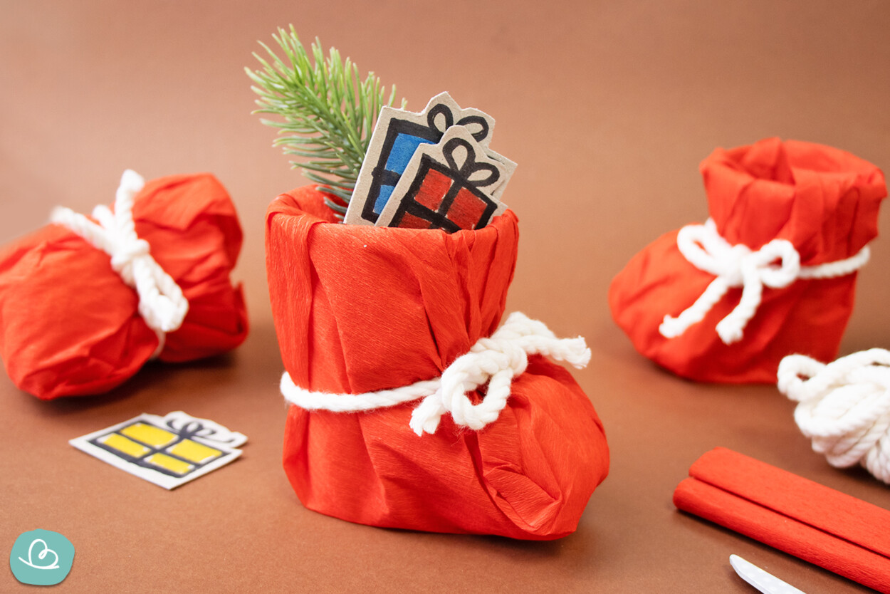 Rose basteln | Einfache Anleitung aus Papier - Wunderbunt.de