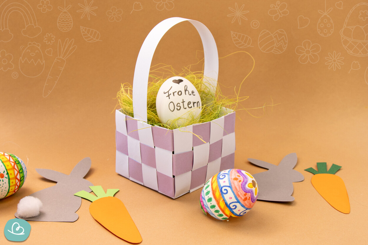 Korb aus Papier flechten | Anleitung für ein Osterkörbchen - Wunderbunt.de