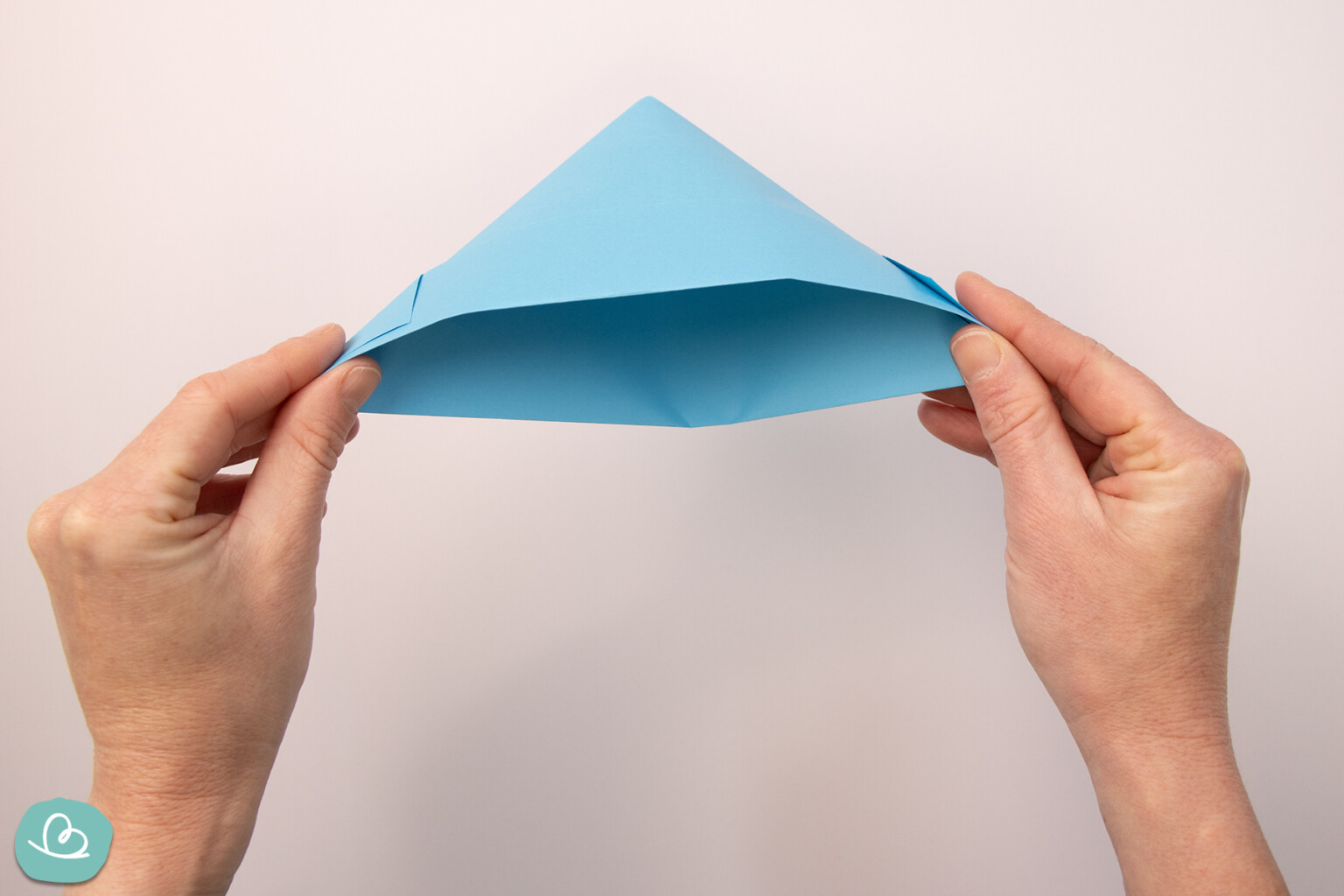 Papierboot falten | Schiff aus Papier basteln - Wunderbunt.de