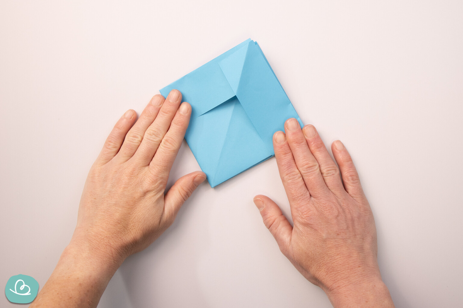 Papierboot falten | Schiff aus Papier basteln - Wunderbunt.de