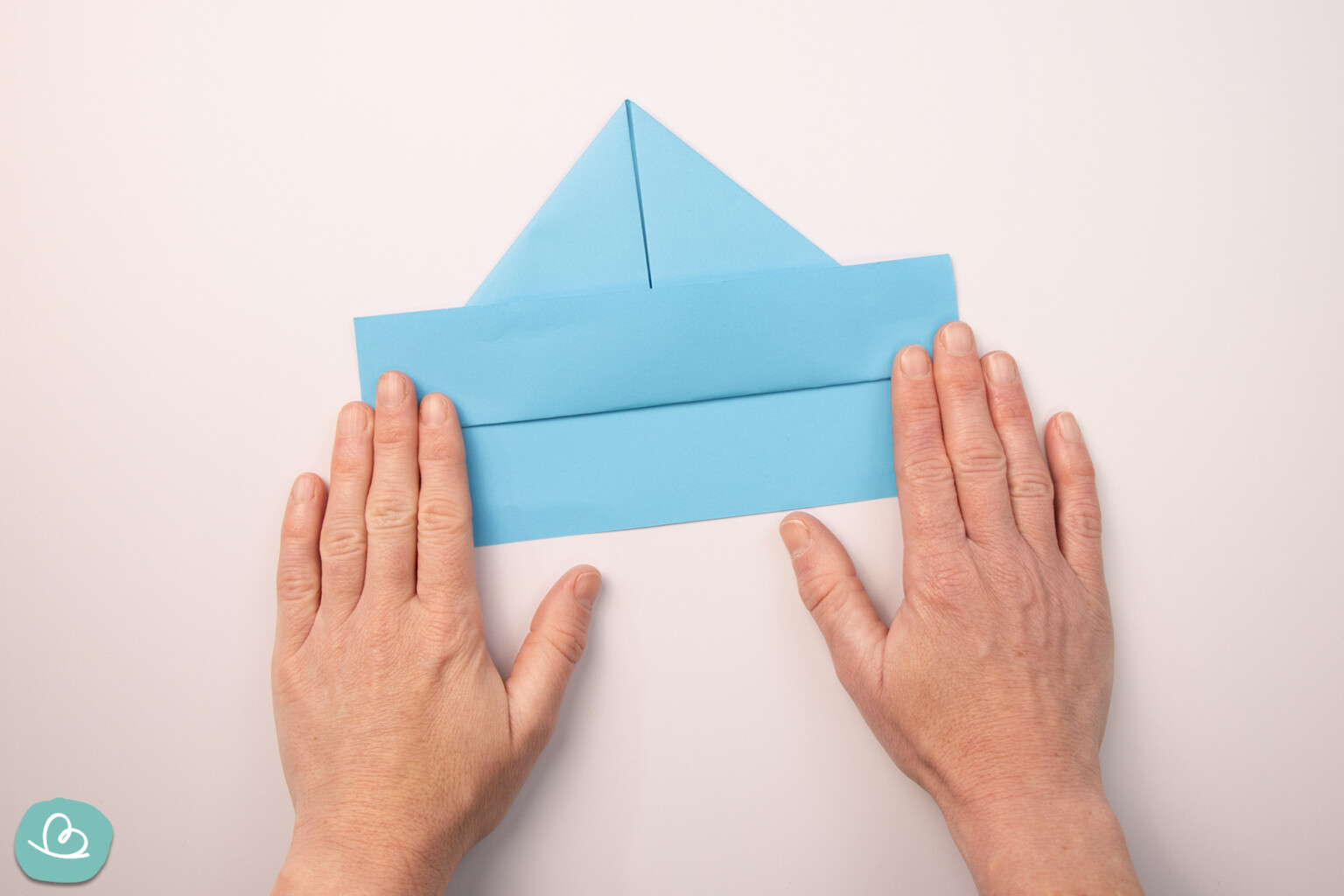 Papierboot falten | Schiff aus Papier basteln - Wunderbunt.de