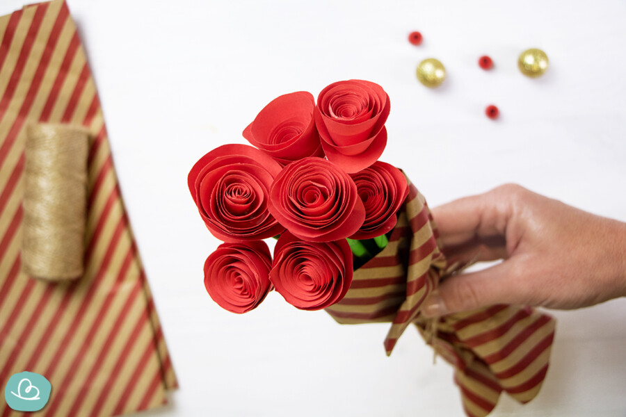 Rose basteln | Einfache Anleitung aus Papier - Wunderbunt.de