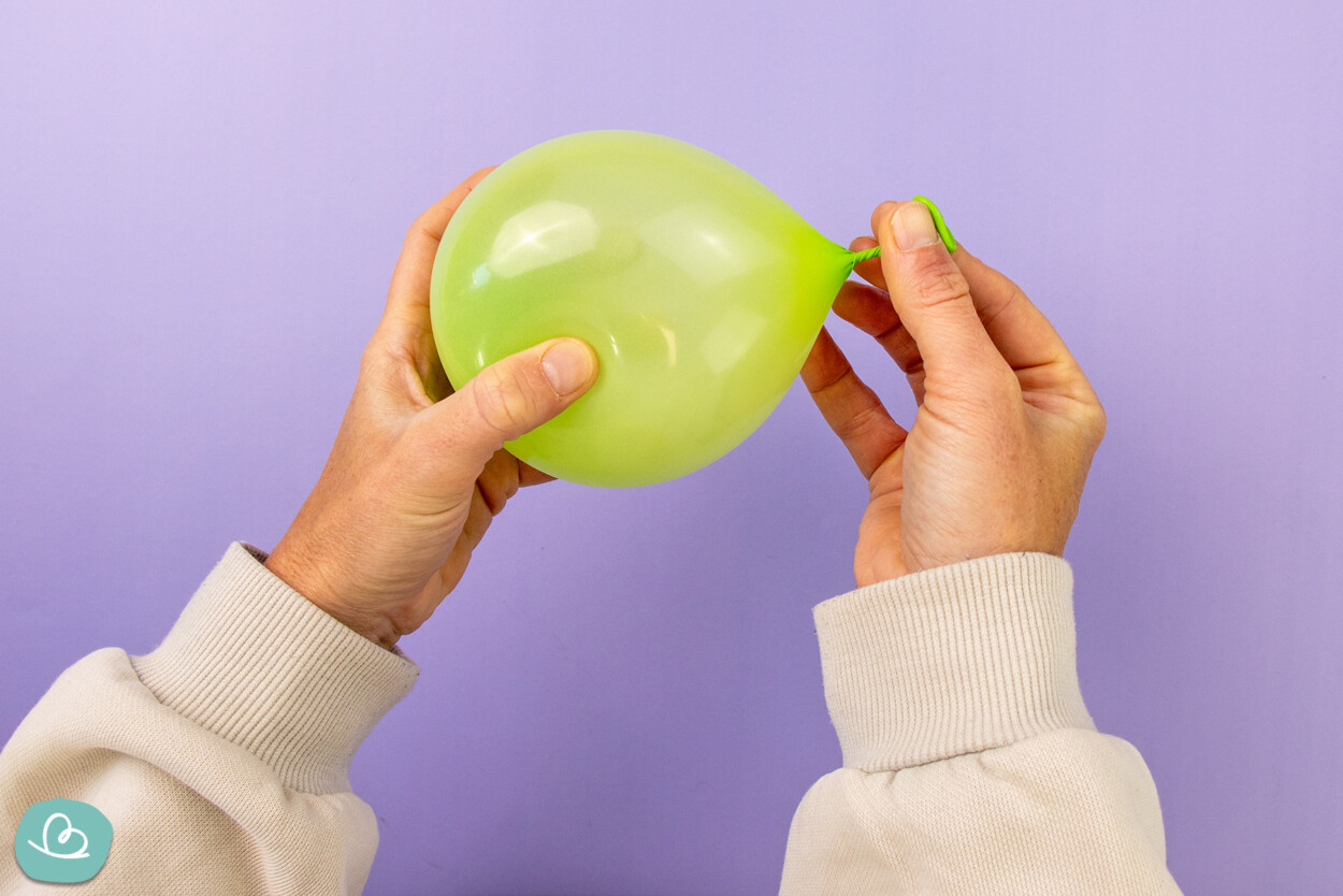 Kürbis aus Luftballon basteln | einfache DIY Pappmaché Anleitung ...